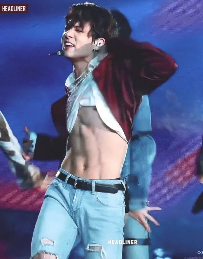 Jungkook Bts Và Nét đối Lập Ngoài đời Sân Khấu Xứng Danh Em út Vàng Của Kpop Bloganchoi