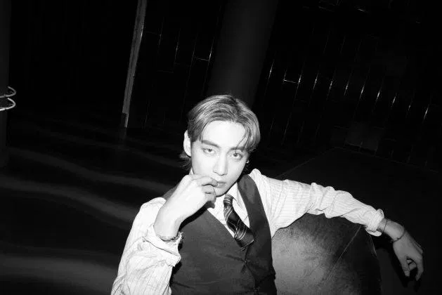 Bùng nổ trong MV Dynamite thôi chưa đủ, V (BTS) còn đăng loạt ảnh hậu ...