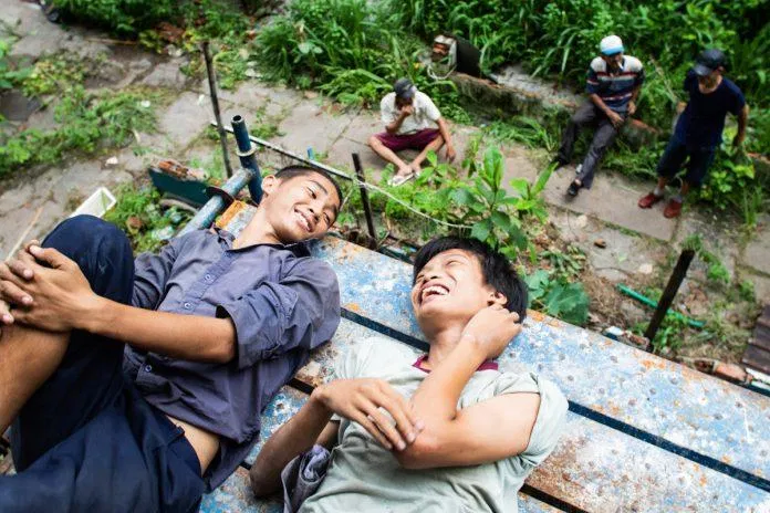 Review Ròm: Giải mã những biểu tượng ẩn dụ của đạo diễn Trần Thanh Huy ...