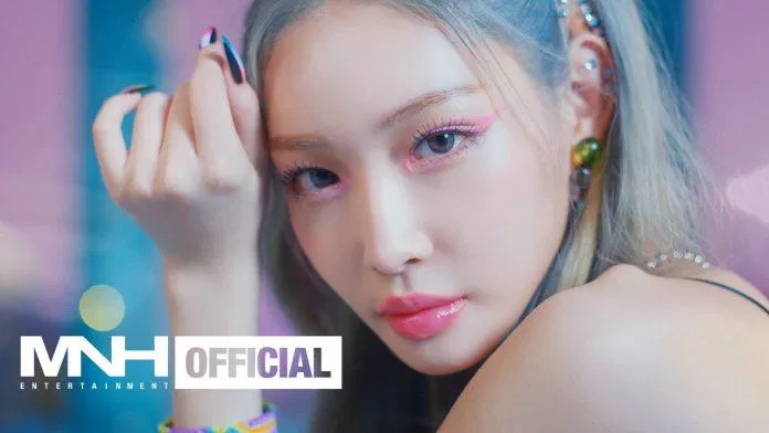 Chung Ha tỏa sáng xinh đẹp trong MV comeback Sparkling - BlogAnChoi
