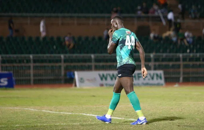 Ngoại binh Pape Diakite người Senegal chuẩn bị gia nhập CLB Hoàng Anh ...